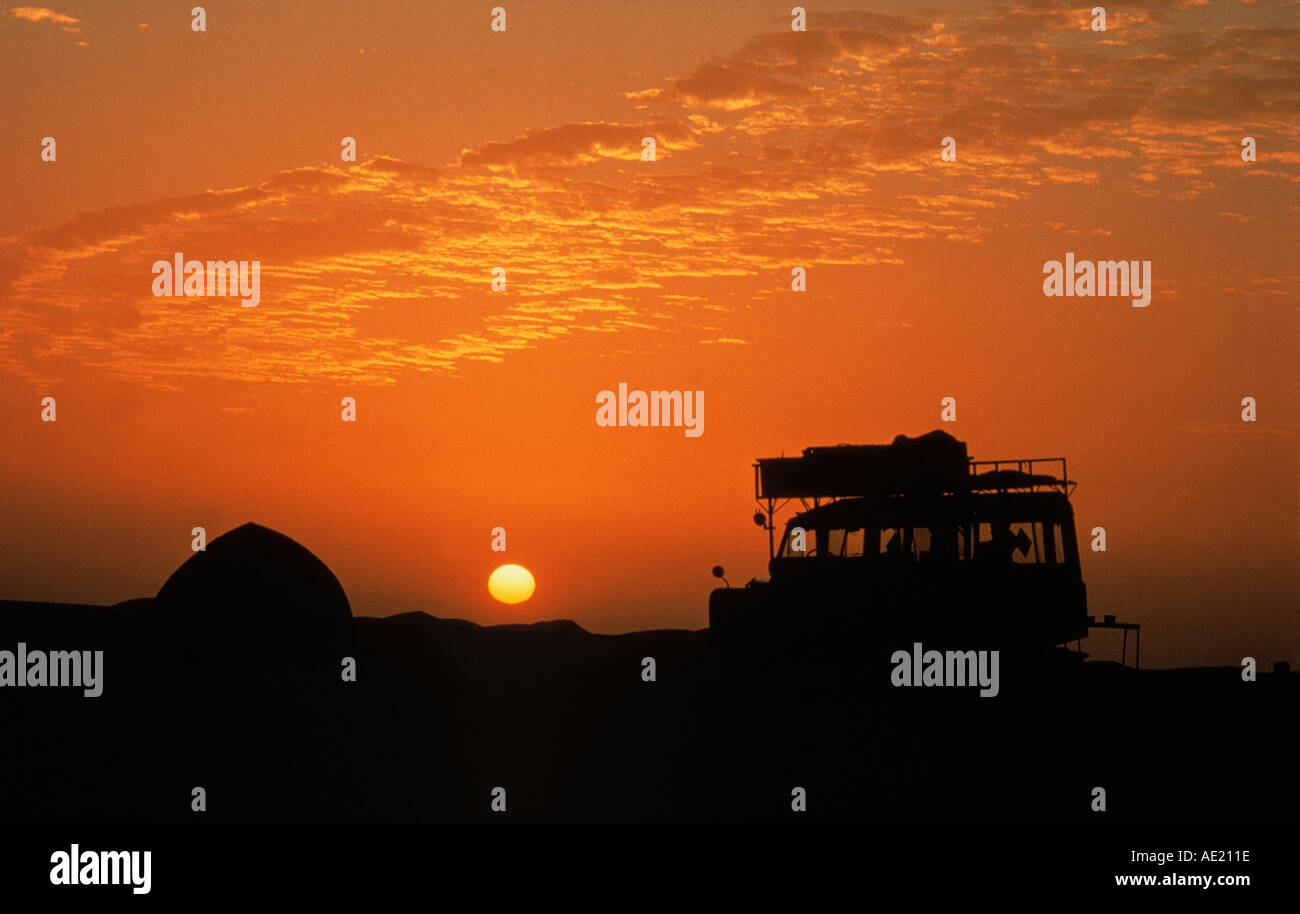 camp at sunset region of tenere sahara desert niger Stock Photo - Alamy