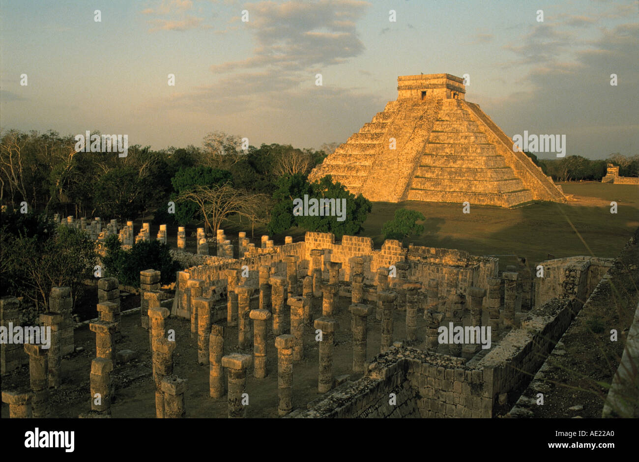 pyramid of el castillo at evening ruins of chichen itza yucatan ...