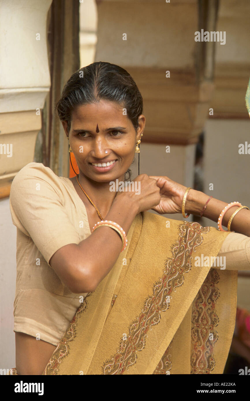 India woman sari dress hi-res stock photography and images - Alamy