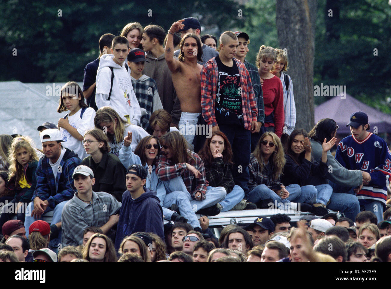Teenagers, young people at an outdoor concert Stock Photo - Alamy