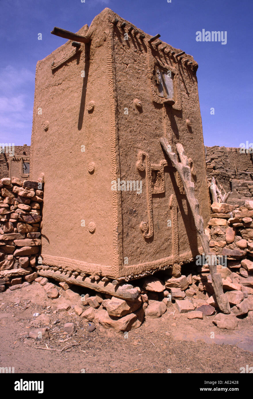 Dogon granary hi-res stock photography and images - Alamy
