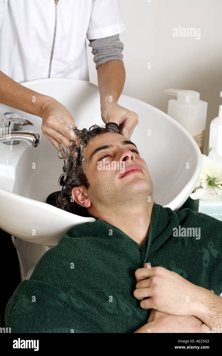 Hair being washed lifestyle hi-res stock photography and images - Alamy