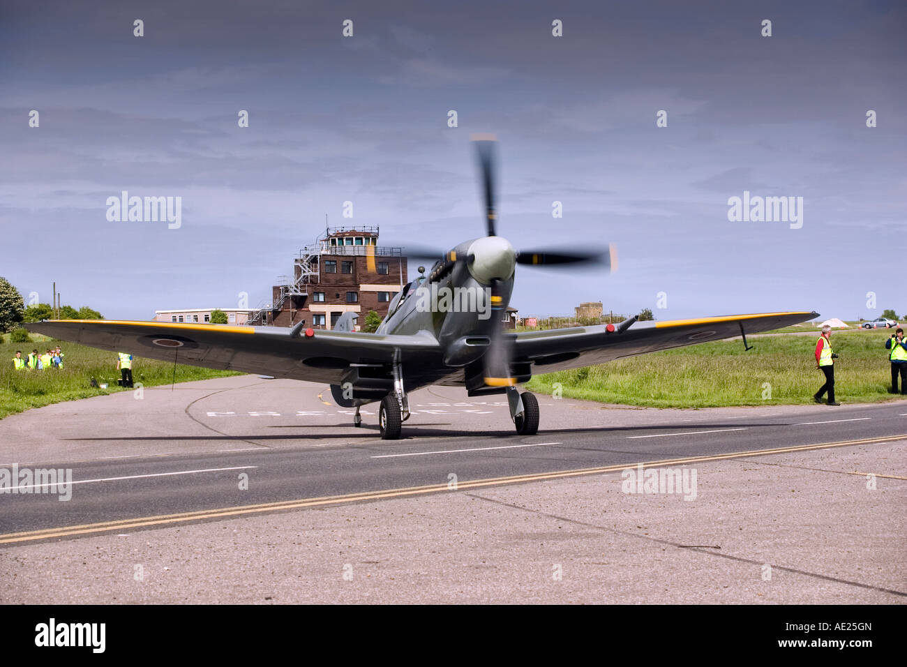 Spitfire mk 9 ww2 hi-res stock photography and images - Alamy