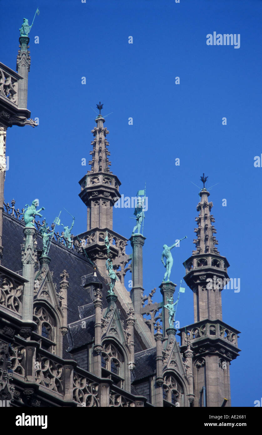Grand place statues hi-res stock photography and images - Alamy