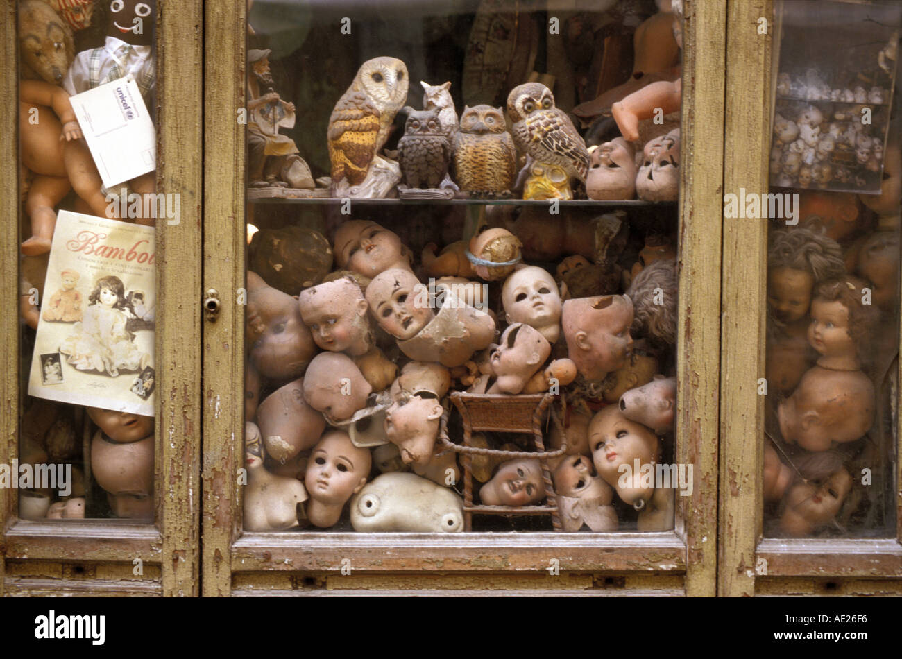 Italy Rome Dolls heads in a shop window Stock Photo - Alamy