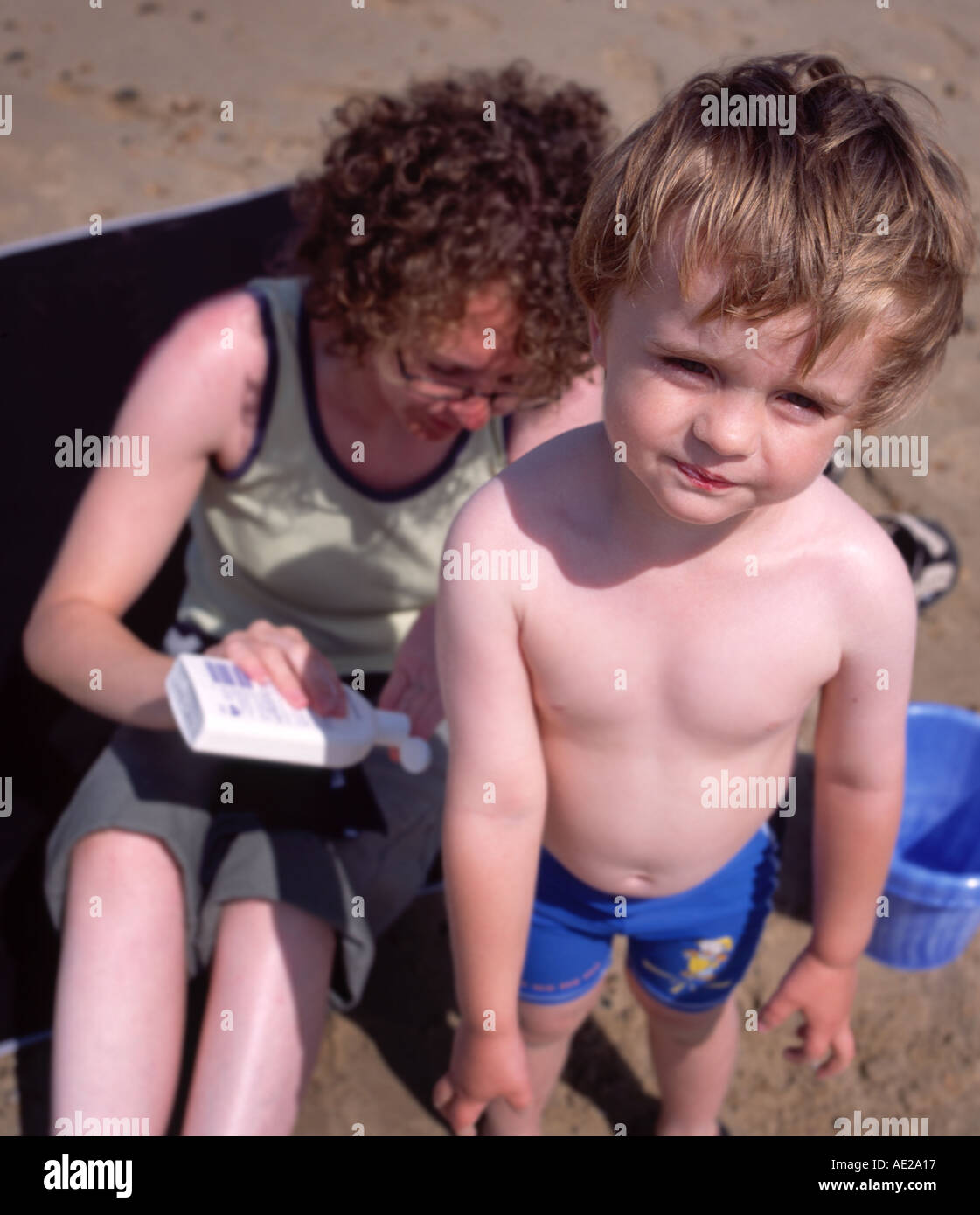 Rubbing lotion on back hi-res stock photography and images - Alamy