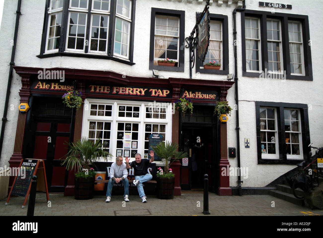 South Queensferry pub Stock Photo - Alamy