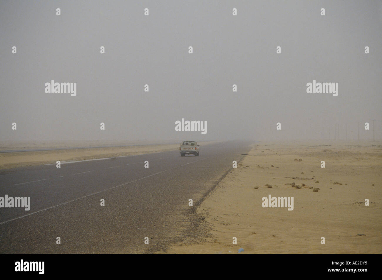 Kuwait desert storm hi-res stock photography and images - Alamy