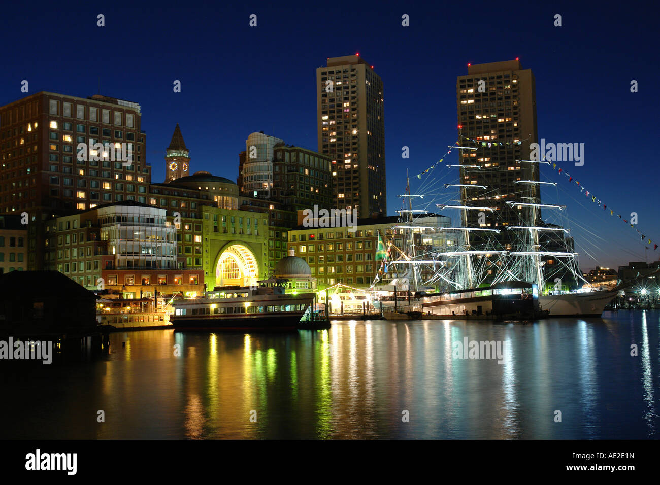 Boston harbor photographs hi-res stock photography and images - Alamy