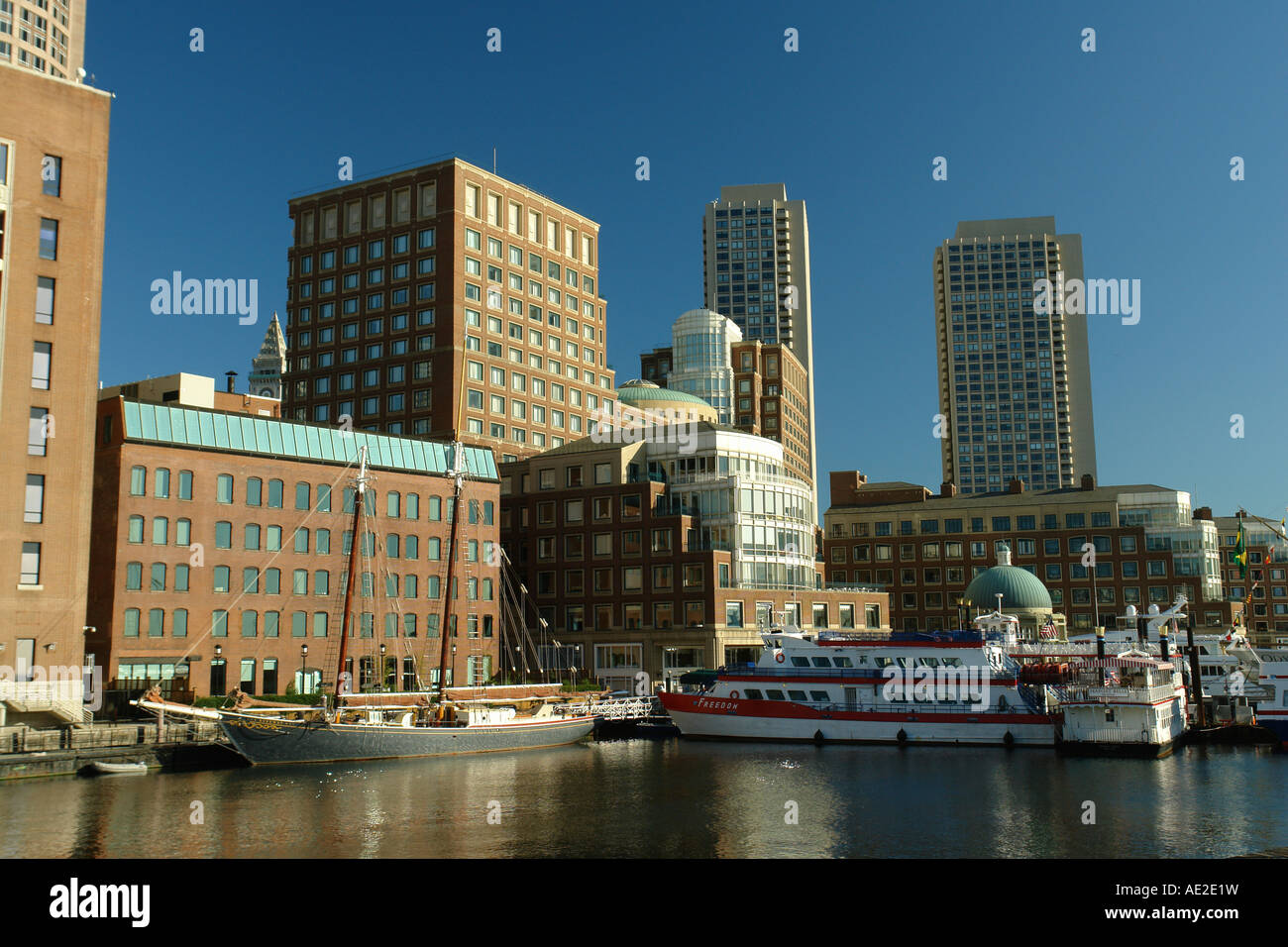 Boston harbor photographs hi-res stock photography and images - Alamy
