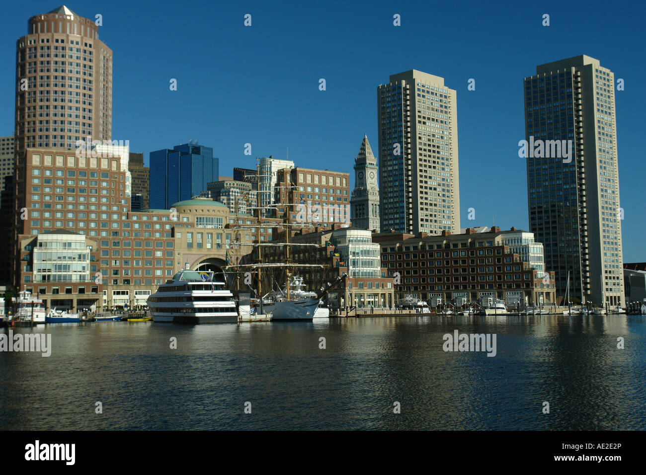 Boston harbor photographs hi-res stock photography and images - Alamy