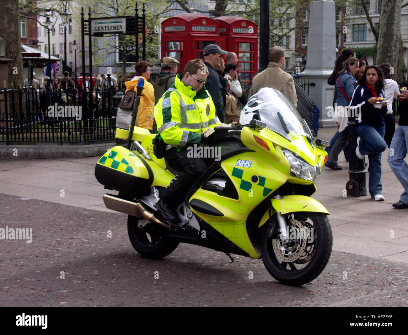 Nhs motorcycle ambulance service hi-res stock photography and images ...