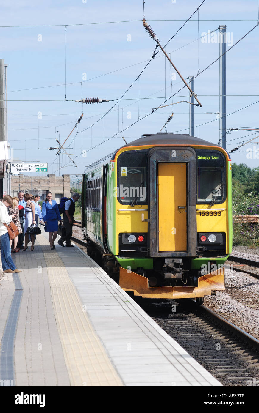 Central Trains diesel service to Grimsby at Newark North Gate station ...
