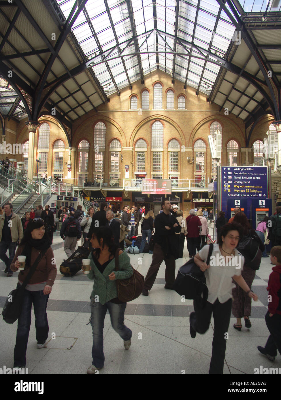 Concourse Liverpool Street railway station London England Stock Photo ...