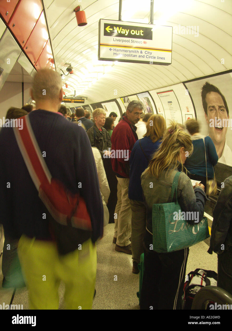 London underground tube train station platform England Stock Photo - Alamy