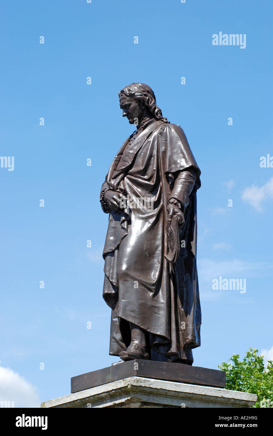 Isaac Newton statue, Grantham, Lincolnshire, England, UK Stock Photo ...