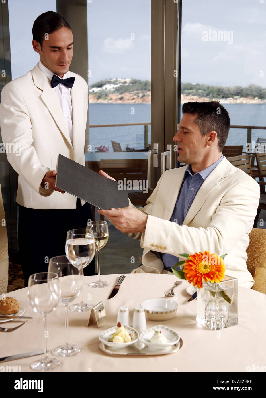 Waiter with menu hi-res stock photography and images - Alamy
