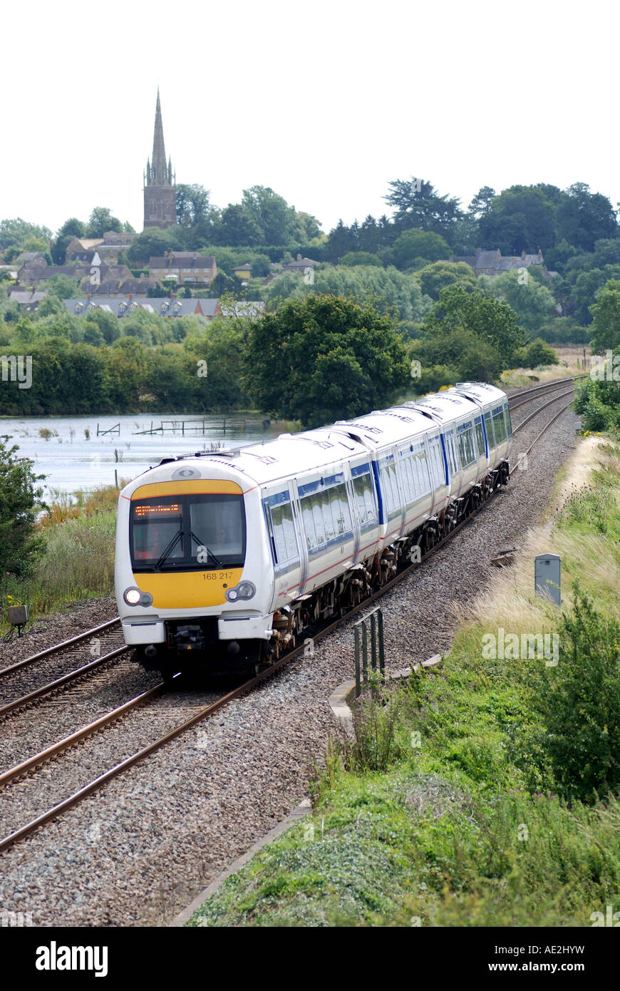 Chiltern Railways class 168 diesel train at King`s Sutton ...