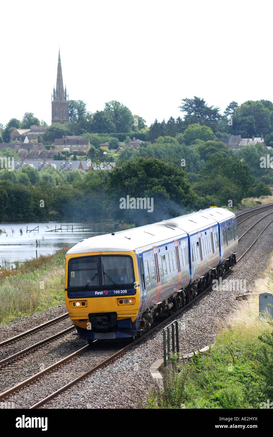 First Great Western class 166 diesel train at Kings Sutton ...