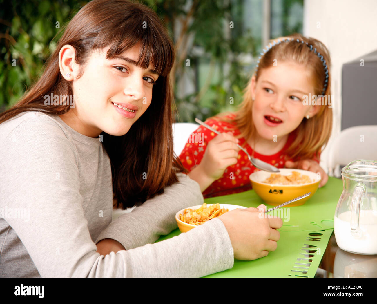 Children eating breakfast Stock Photo - Alamy