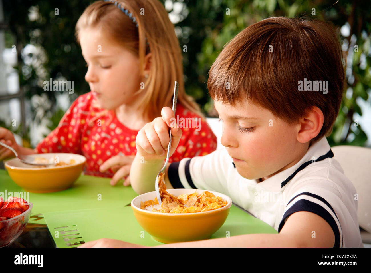 Children eating breakfast Stock Photo - Alamy
