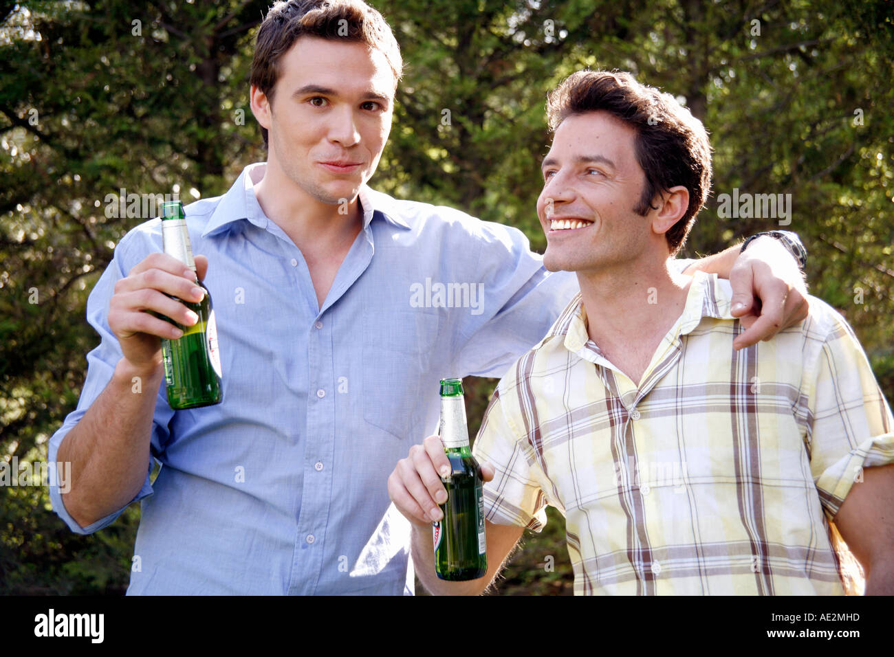 Two men drinking beer hi-res stock photography and images - Alamy