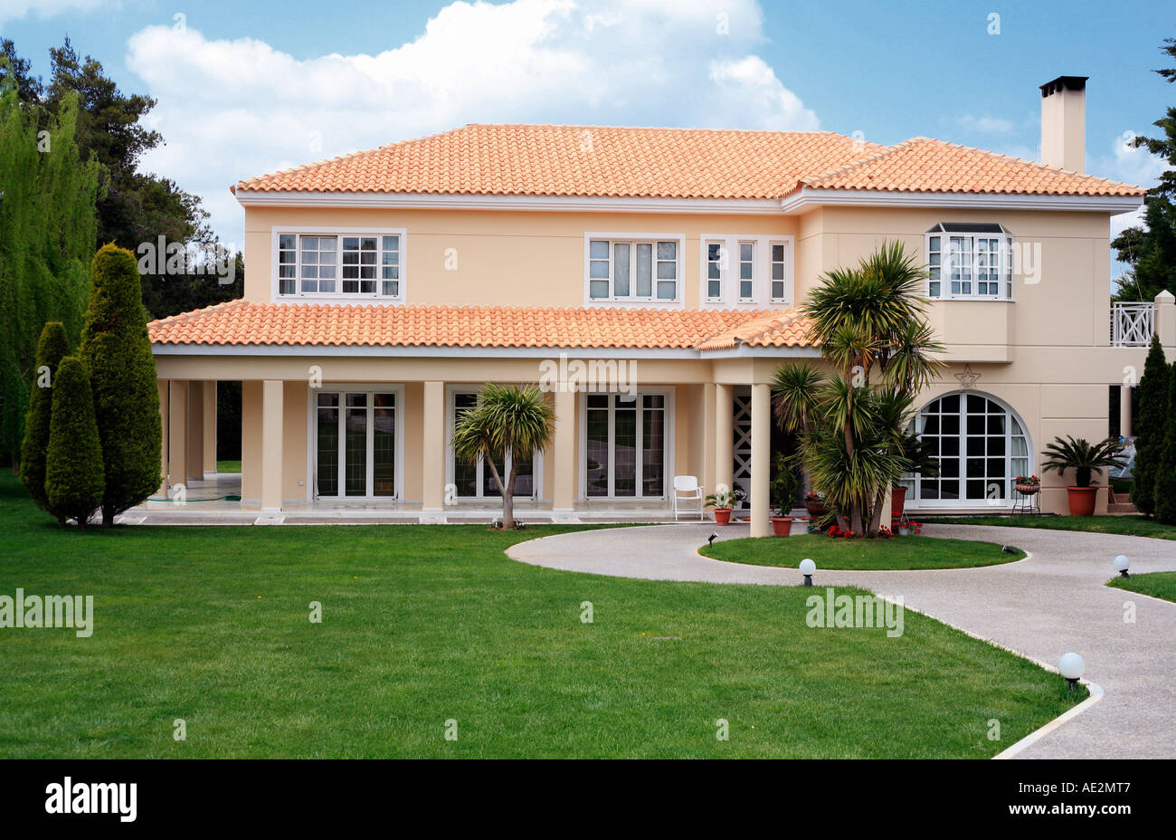 Exterior view of modern house Stock Photo - Alamy