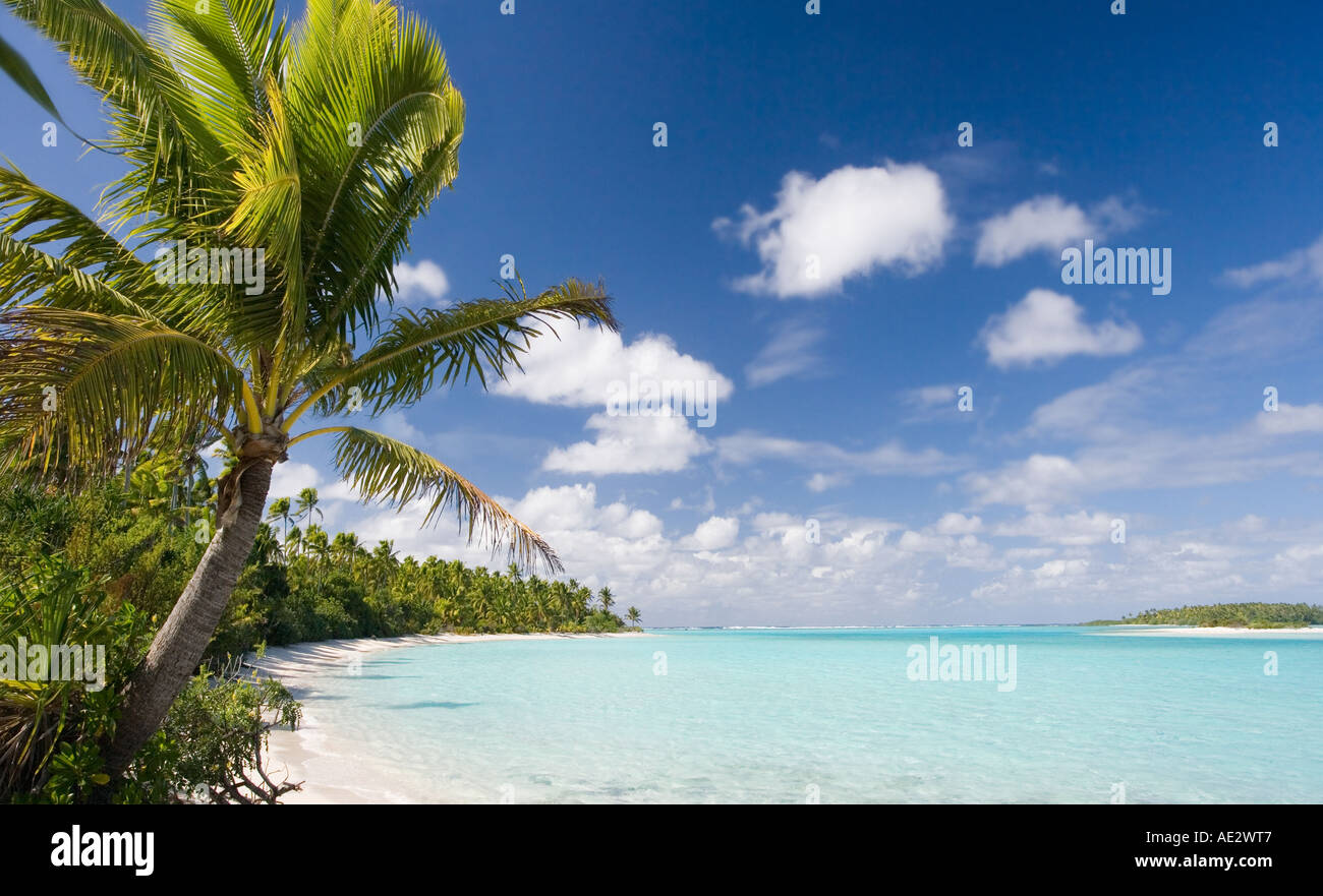 Idyllic tropical beach in Aitutaki in the Cook Islands in the South ...