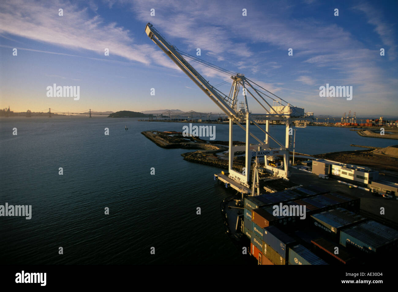 Oakland international container terminal hi-res stock photography and ...