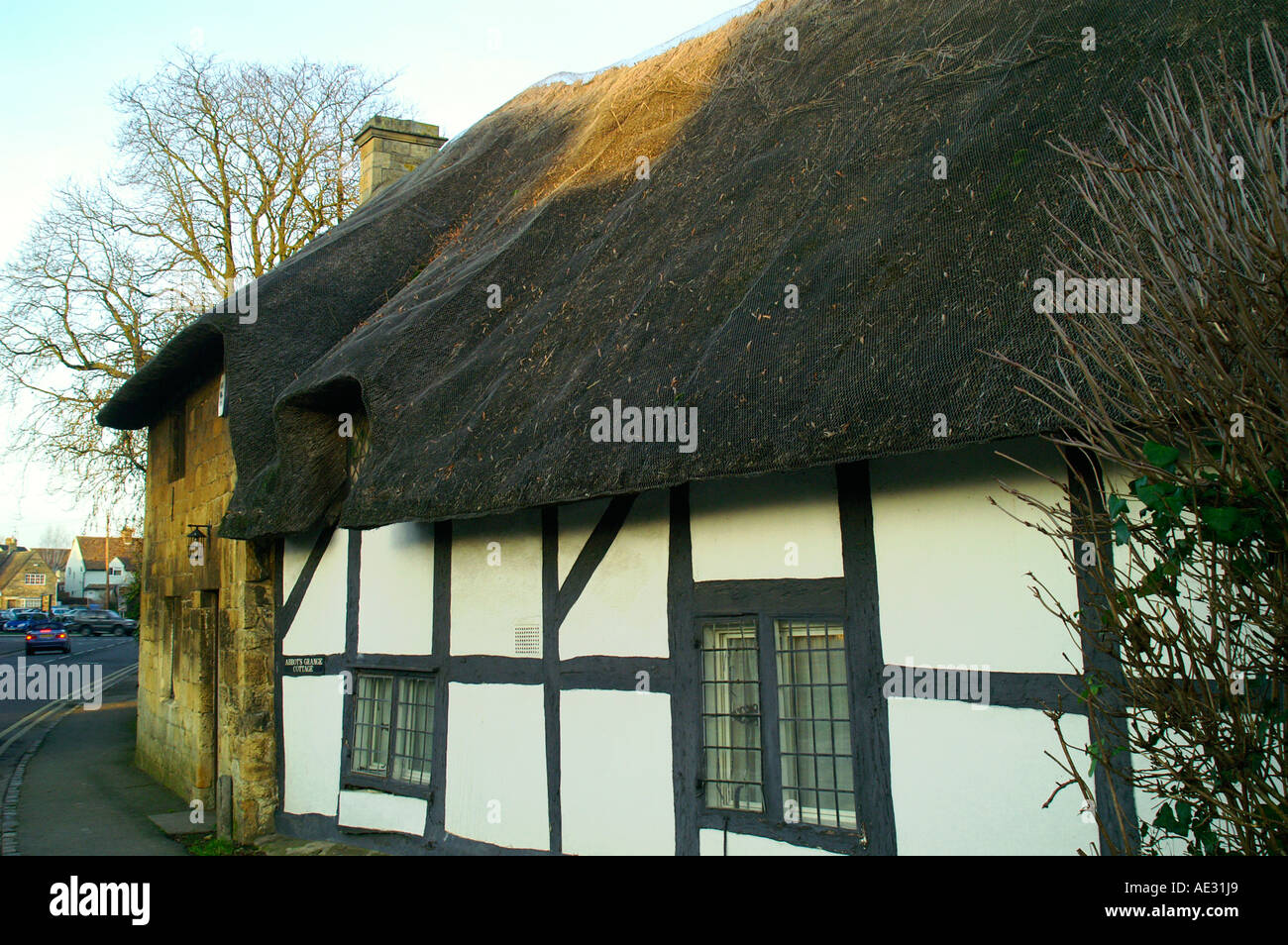 Half timbered mansion in Broadway with straw roof Stock Photo - Alamy