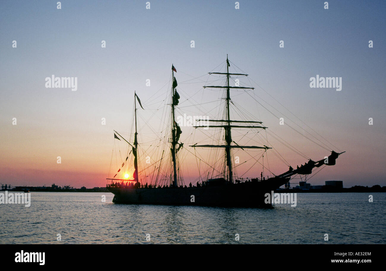 Old square rigged sailing boat hi-res stock photography and images - Alamy