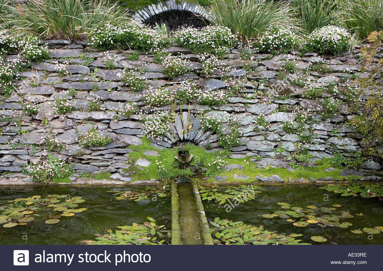 Water Feature Garden Stock Photos & Water Feature Garden Stock Images ...