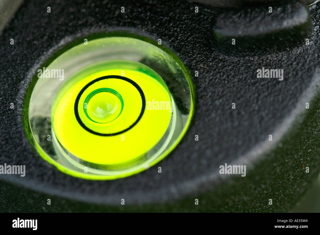 Yellow spirit level, bubble Stock Photo - Alamy