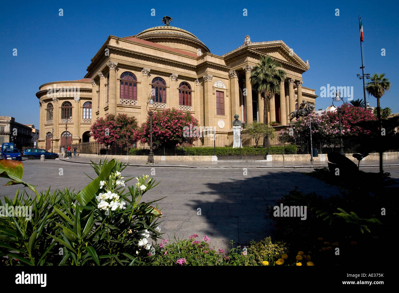Massimo theatre Palermo Sicily Stock Photo - Alamy