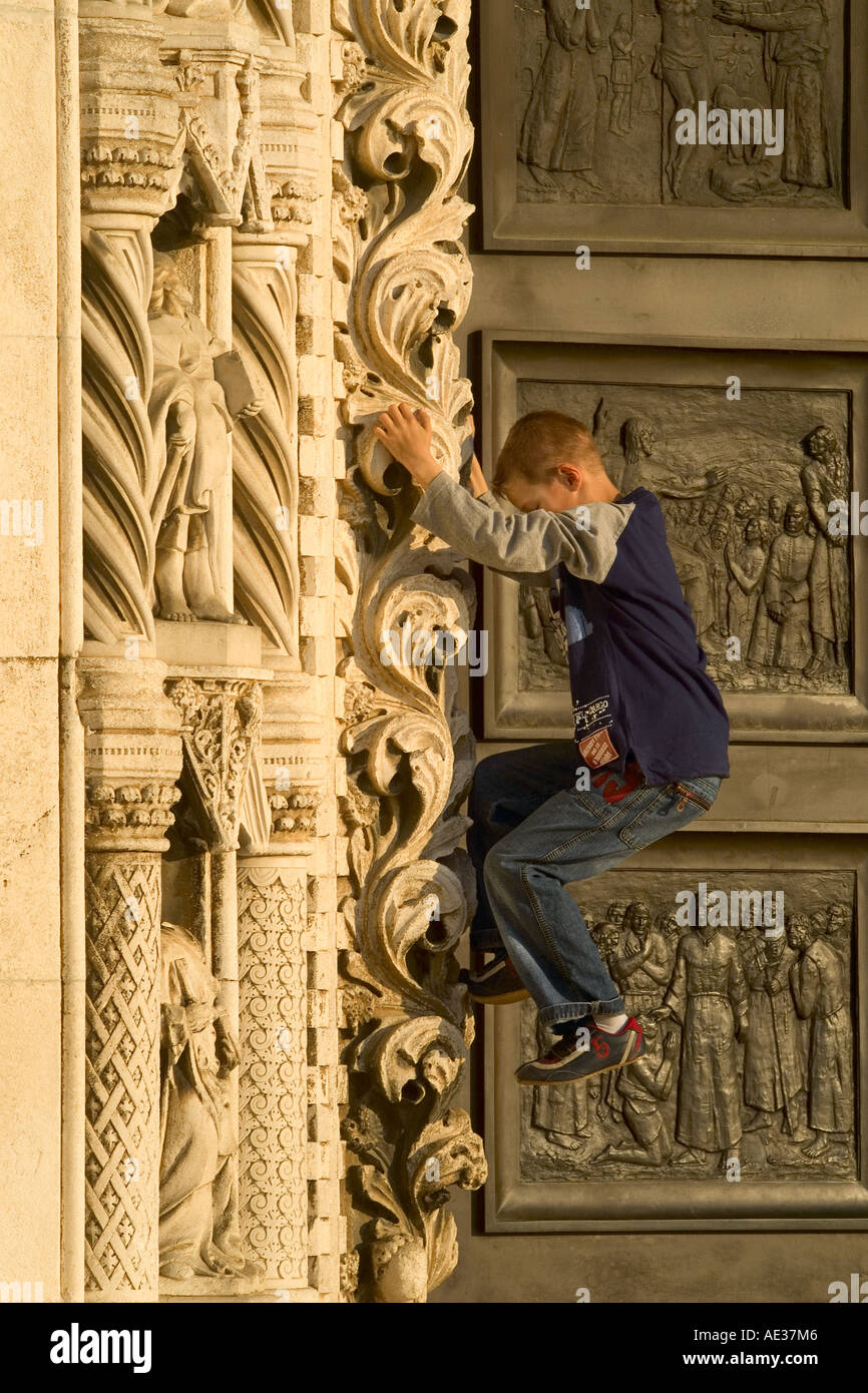 Boy climbing statue hi-res stock photography and images - Alamy