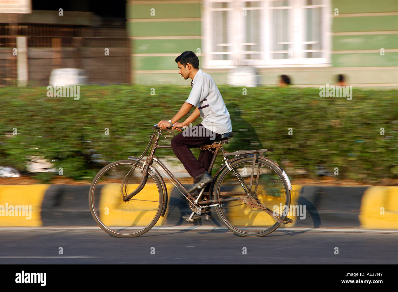 Cyclist moving in Mumbai / Bombay, India Stock Photo - Alamy