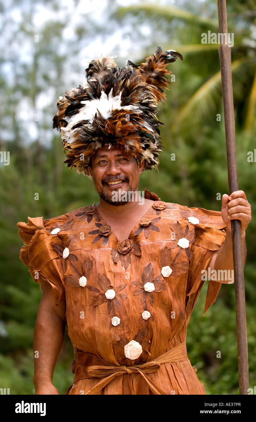 Chief welcomes visitors atiu island hi-res stock photography and images ...