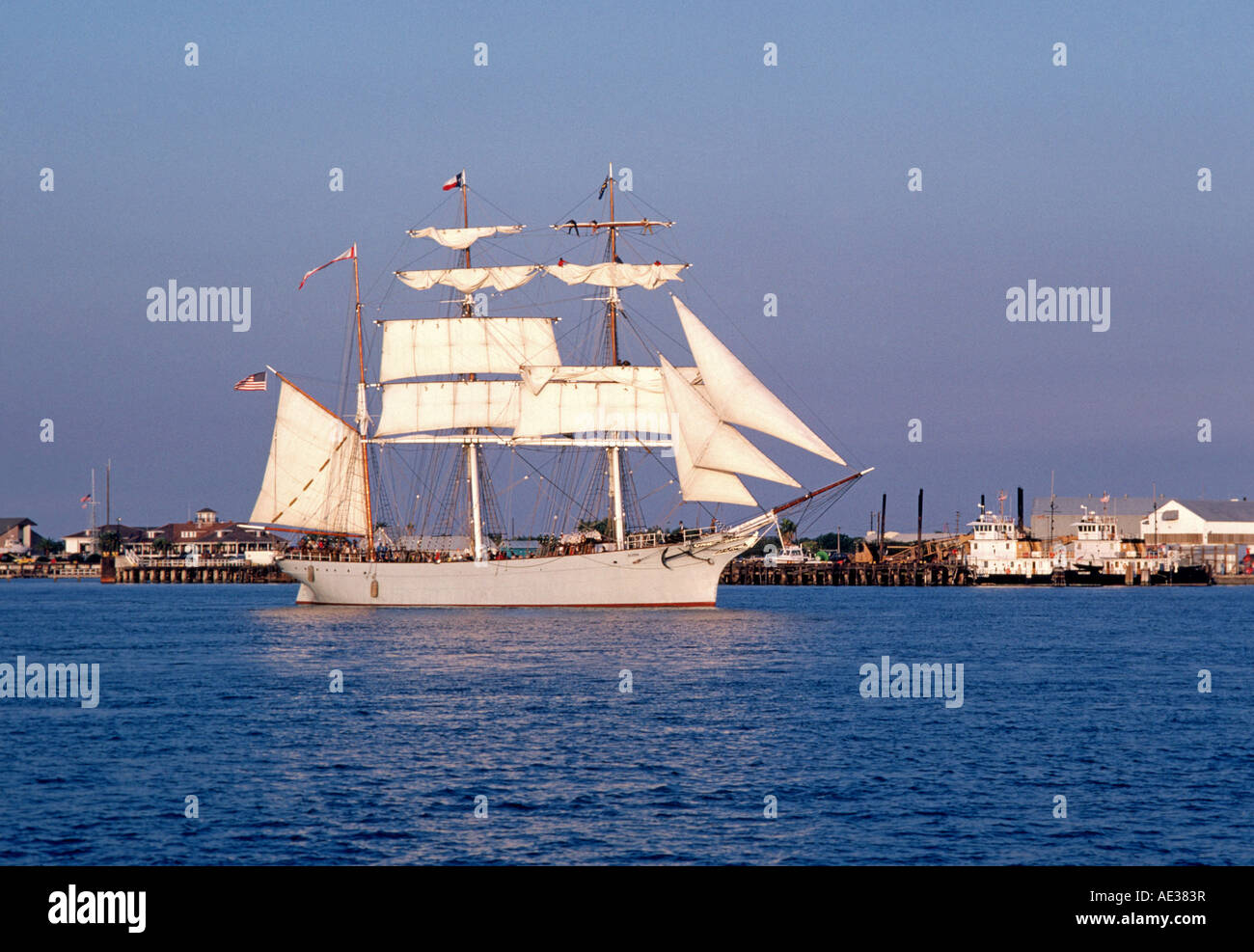 Ship under sail hi-res stock photography and images - Alamy