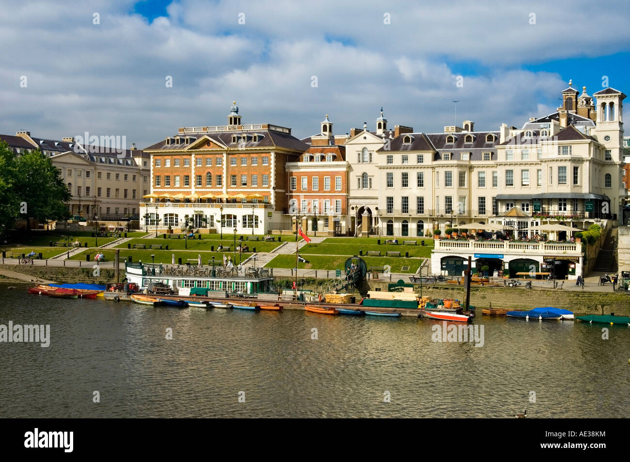 Riverfront at Richmond upon Thames in Surrey England UK Stock Photo - Alamy