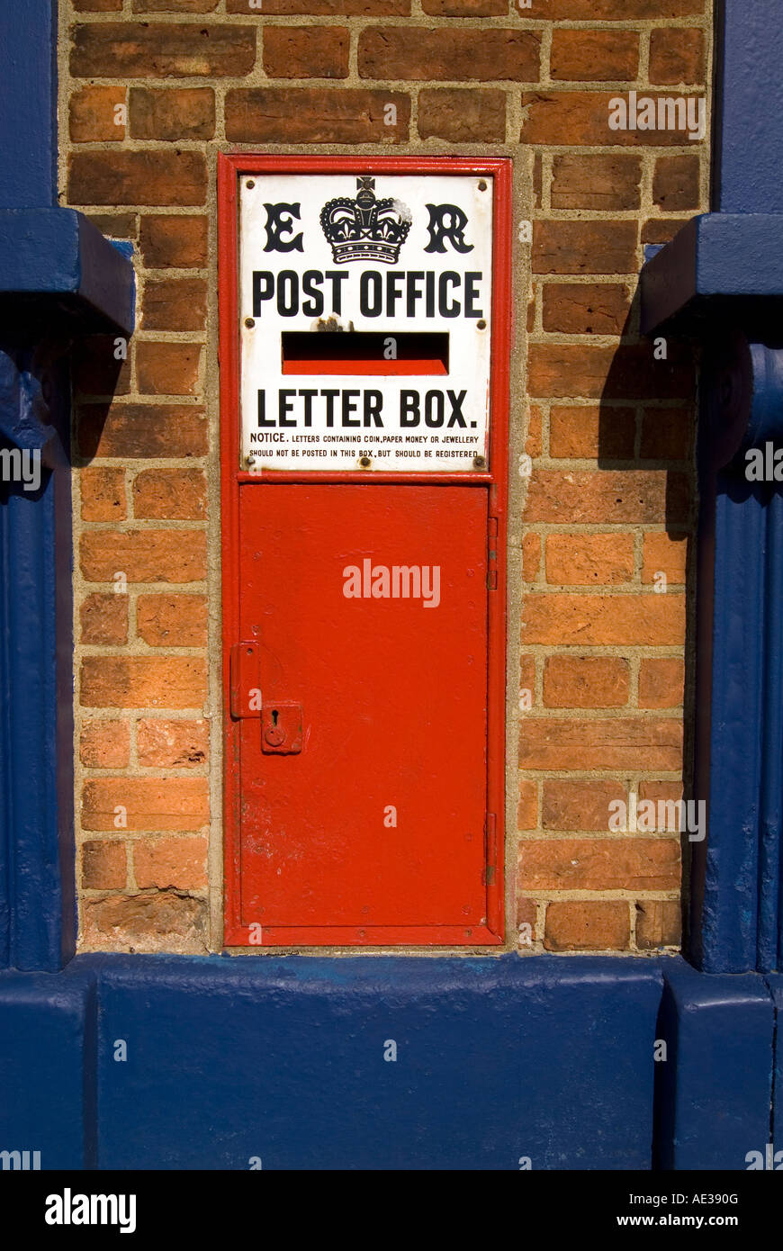 Old historic post box in Woburn Stock Photo - Alamy