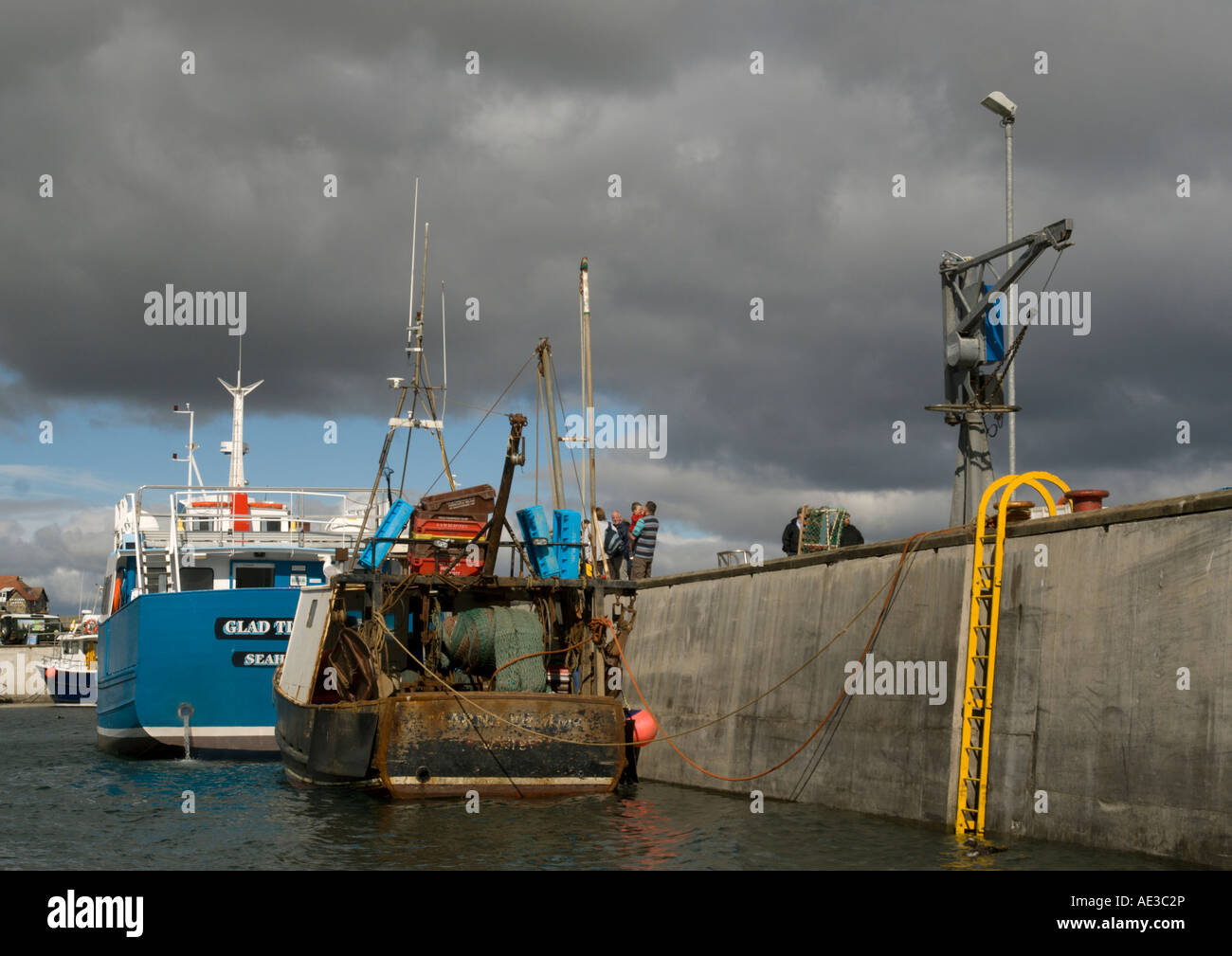 Seahouses fishing boats hi-res stock photography and images - Alamy