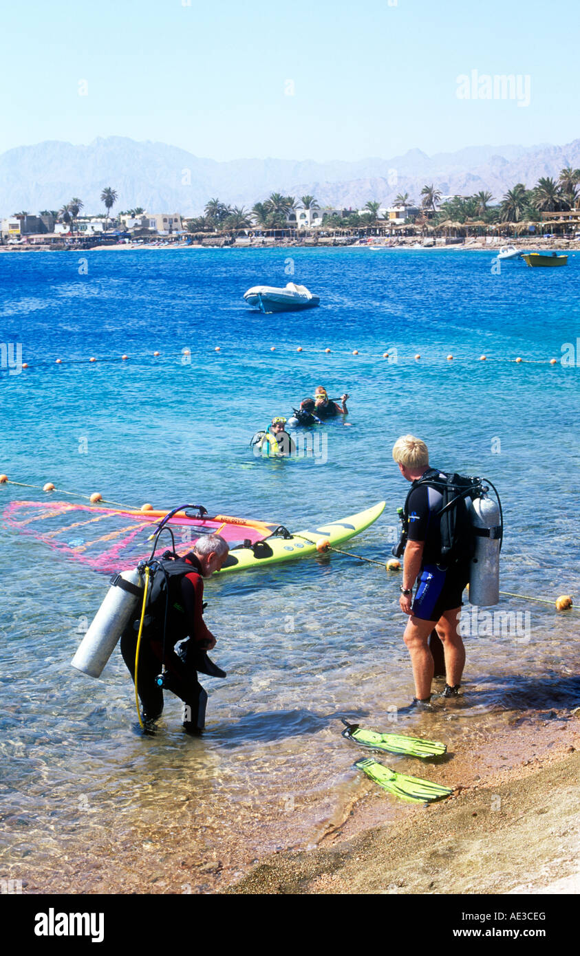 People participating in a "Try Dive", Dahab, Red Sea, Egypt Stock Photo ...