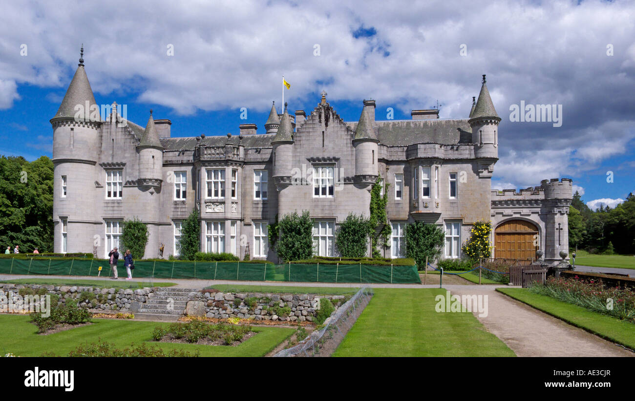 The balmoral castle hi-res stock photography and images - Alamy