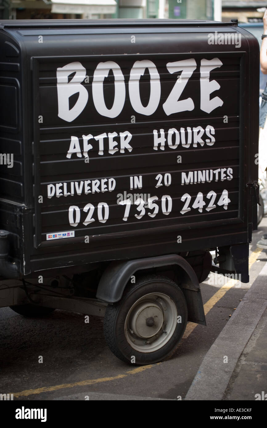 Deliver van london city hi-res stock photography and images - Alamy