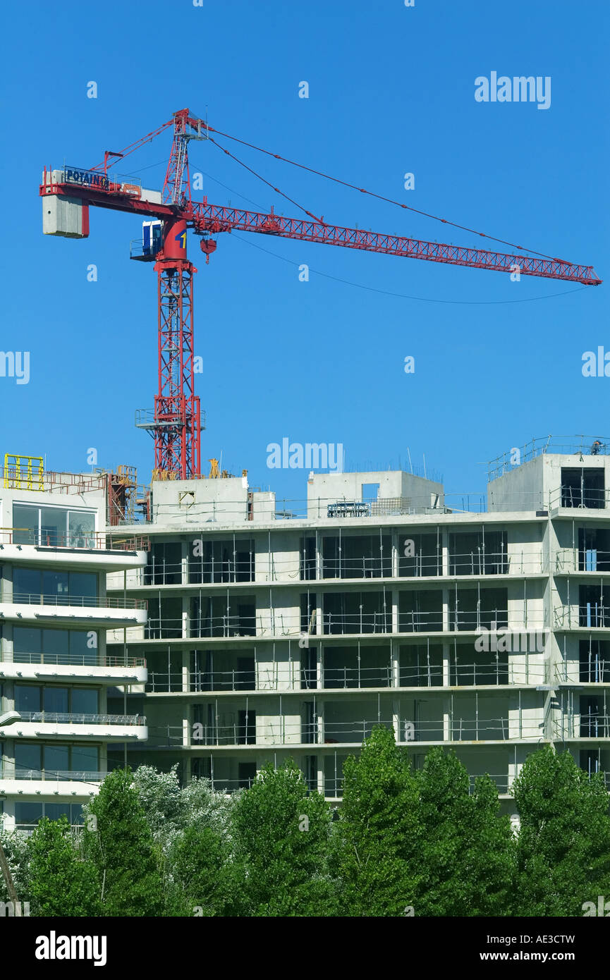 Cantilever construction hi-res stock photography and images - Alamy