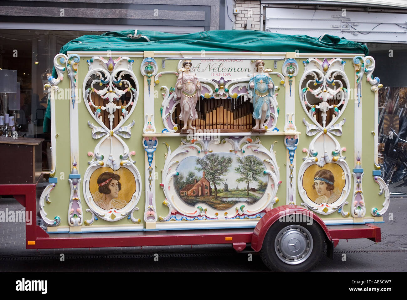 Dutch street organ hi-res stock photography and images - Alamy