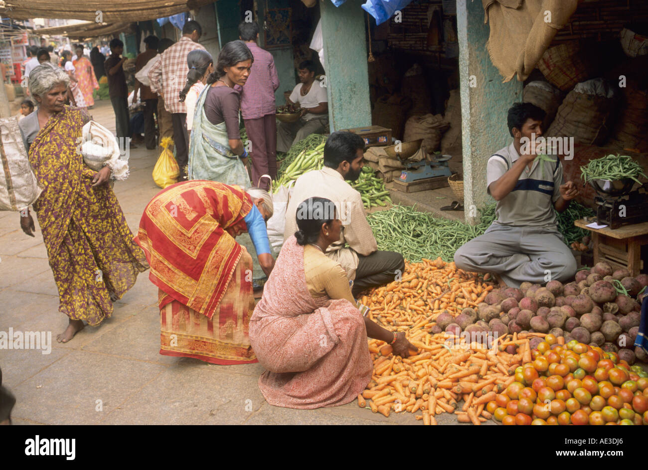 India Karnataka Mysore Devaraja Market Stock Photo - Alamy