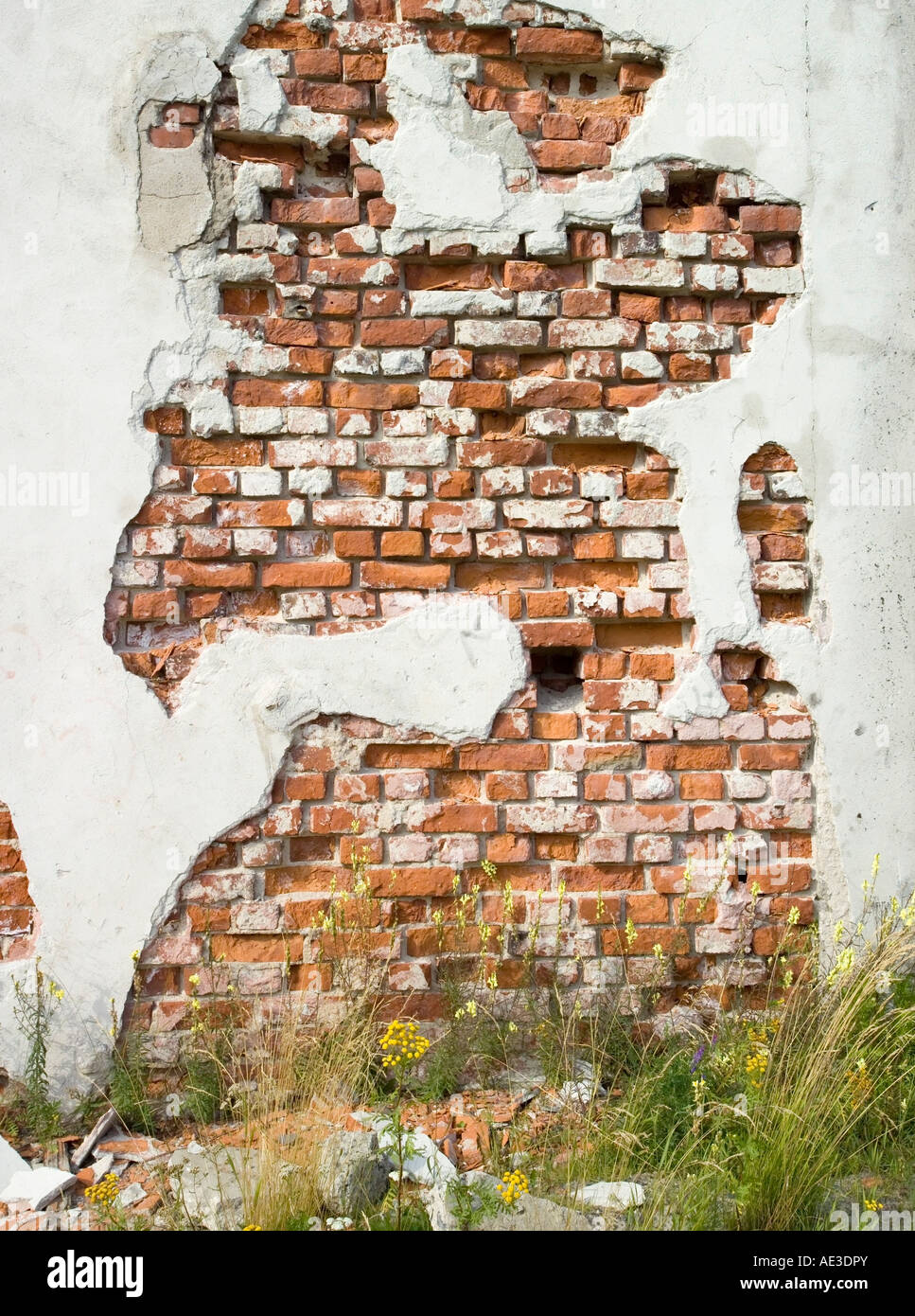 Broken bits of plaster hi-res stock photography and images - Alamy