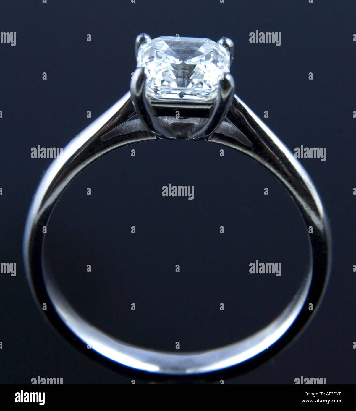 Diamond engagement ring Stock Photo - Alamy