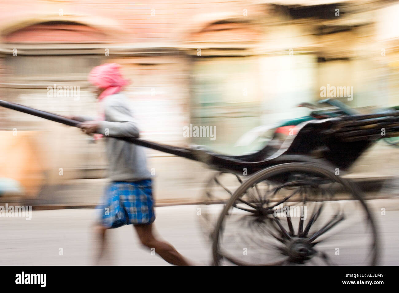 Rickshaw kolkata calcutta transport india Stock Photo - Alamy